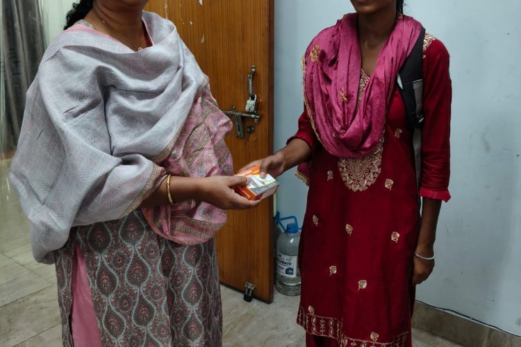धनबाद: जनता दरबार में उपायुक्त की संवेदनशील पहल, श्रवण बाधित छात्रा को ...